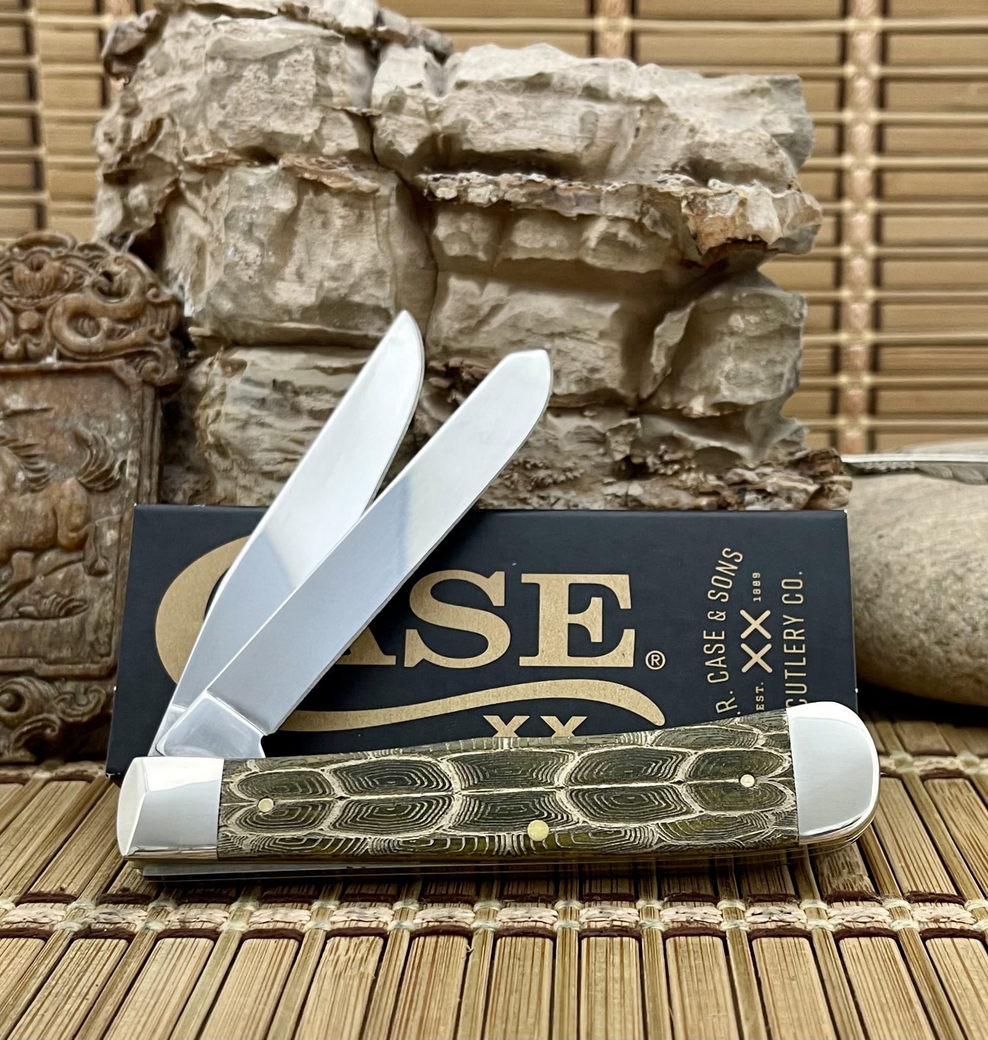 Limited case gold tortoise shell olive trapper 1/500