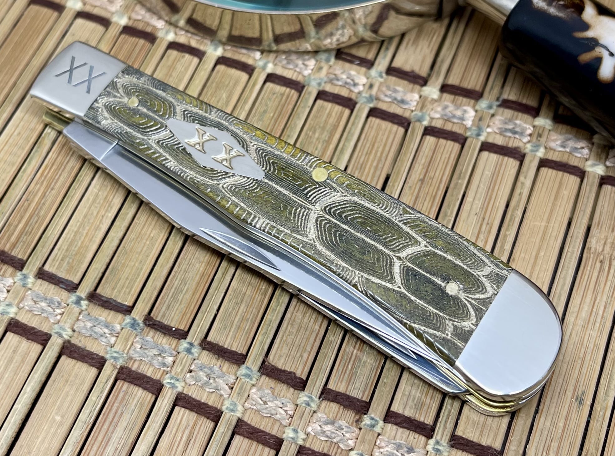 Limited case gold tortoise shell olive trapper 1/500