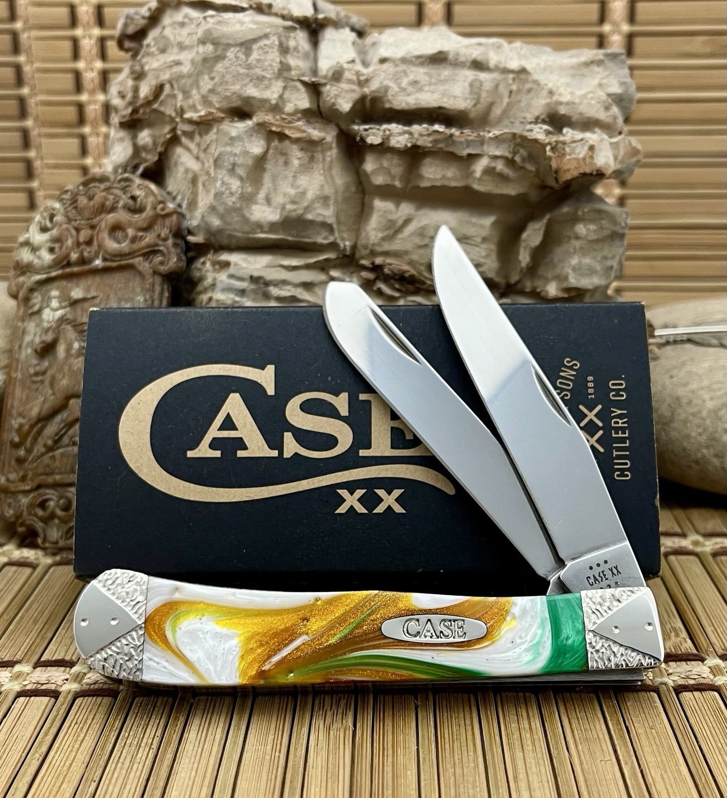 Beautiful case emerald river engraved trapper Custom